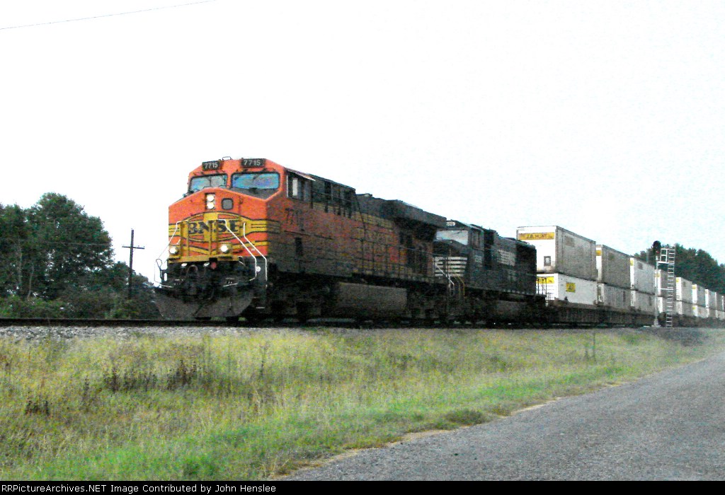 BNSF 7715 & NS 2589 westbound